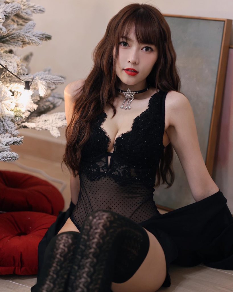 Lilian Kan 簡幗儀 超火辣性感內衣照 - Jpicpedia