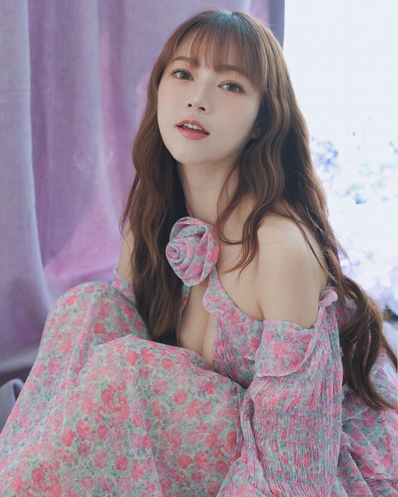 Lilian Kan 性感紫色裙 - Jpicpedia